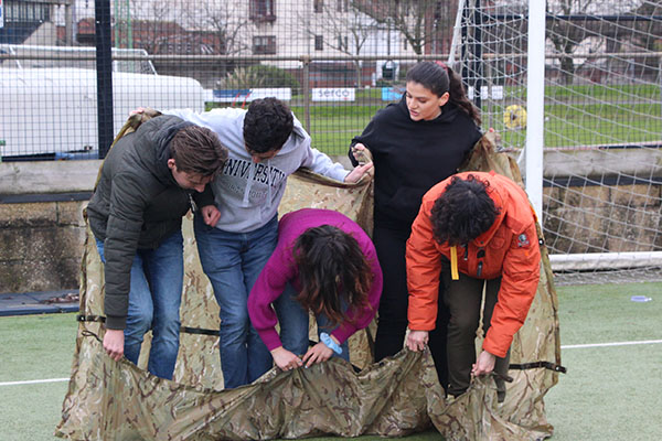 Portsmouth students show off their leadership skills in exercise with ...